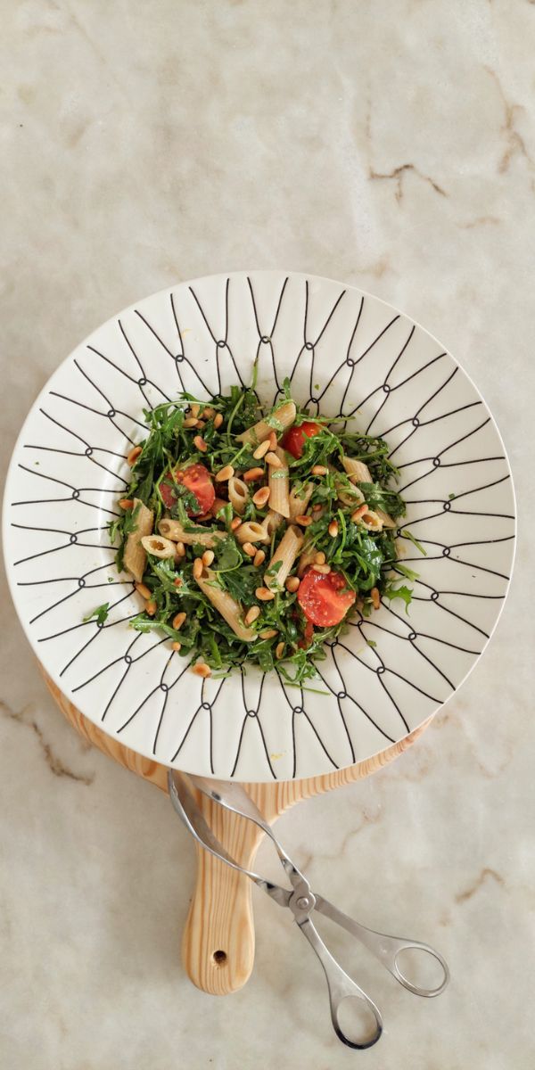 Salada de Massa Penne Integral e Rúcula - Cozinhar e Saborear