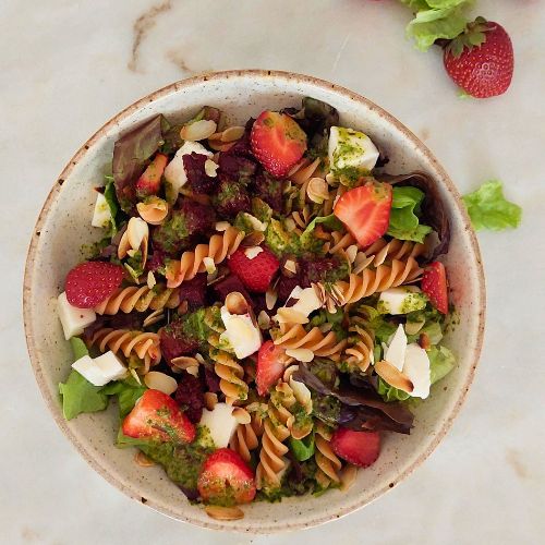salada de morangos mozzarella e fusilli - Cozinhar e Saborear